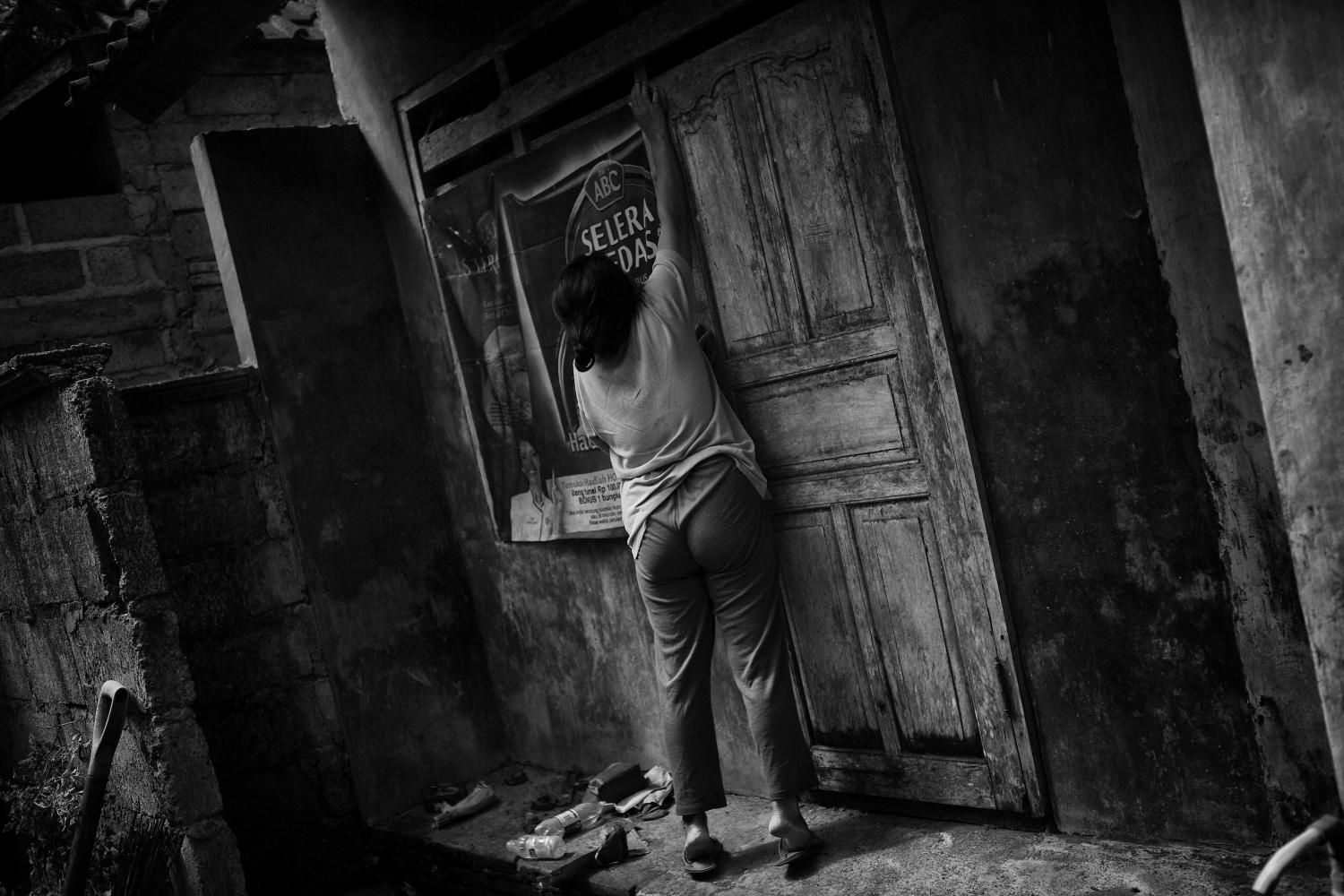 Indonesia | Caged Humans in Bali | Ingetje Tadros | SocialDocumentary.net